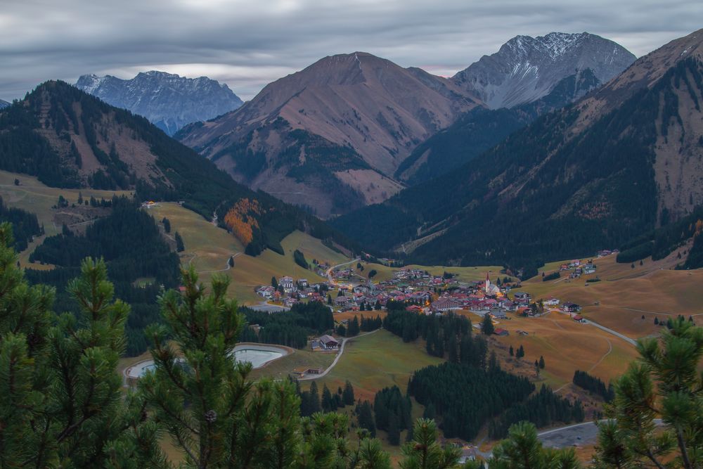 Berwang in den frühen Morgenstunden, Tirol. Foto & Bild | world, natur ...