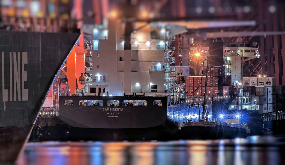 Betanken der Cap Bizerta Foto & Bild | schiffe und seewege ...