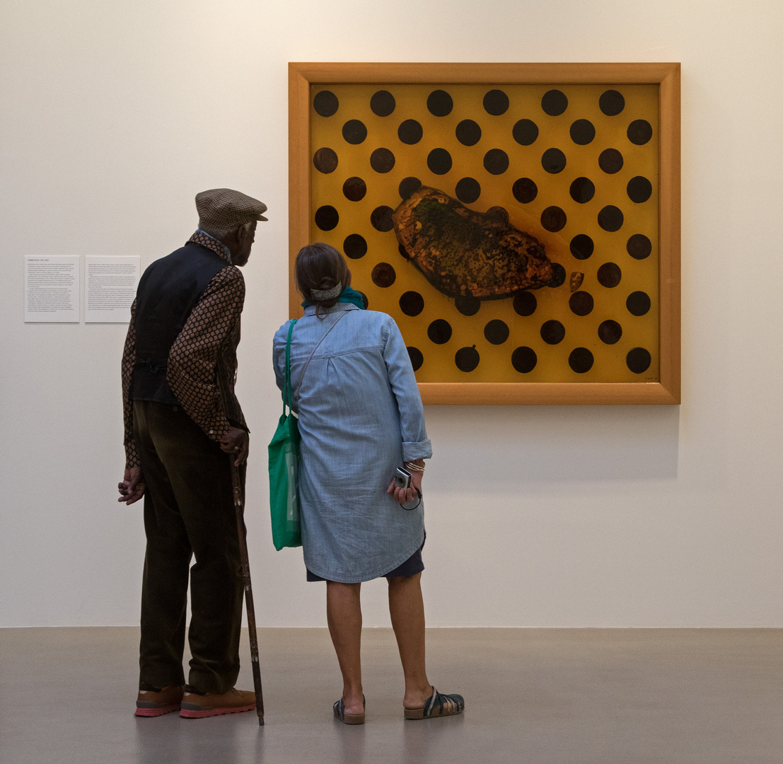 Betrachtung der Kunst Foto & Bild | erwachsene menschen, alltagsereignisse, menschen in der ...