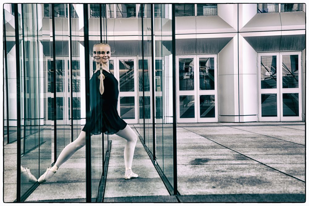 between the glas Foto & Bild | portrait, kunstfotografie & kultur, projekte Bilder auf fotocommunity