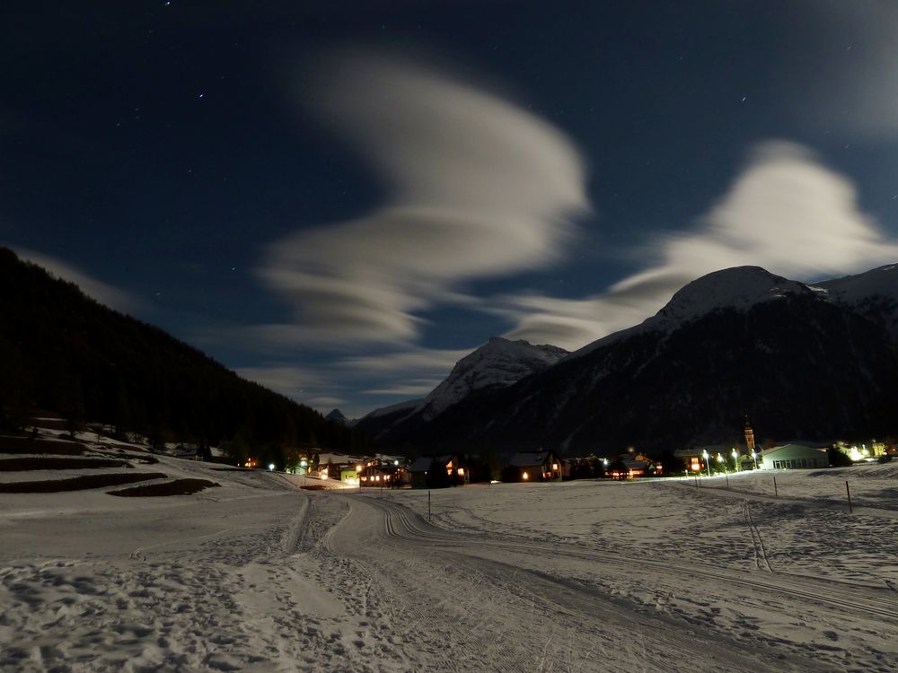 Bever (Engadin, Schweiz) by Night Foto & Bild | landschaft ...