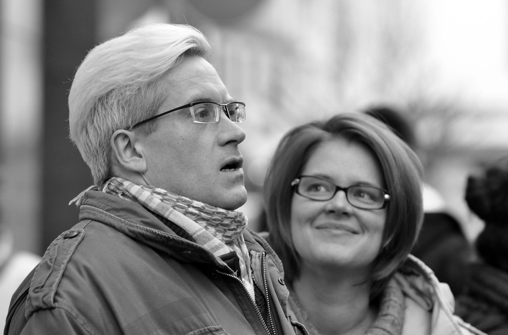 - Bewunderung - Foto & Bild | erwachsene menschen, streetfotografie mit menschen, menschen im ...