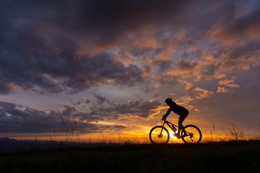 Biking in the sunset Foto & Bild | landschaft, berge, gipfel und grate ...