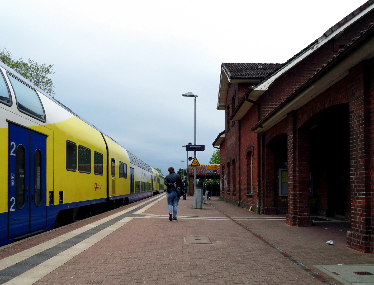 bitte aussteigen ... Foto & Bild | outdoor, blau, fenster Bilder auf ...