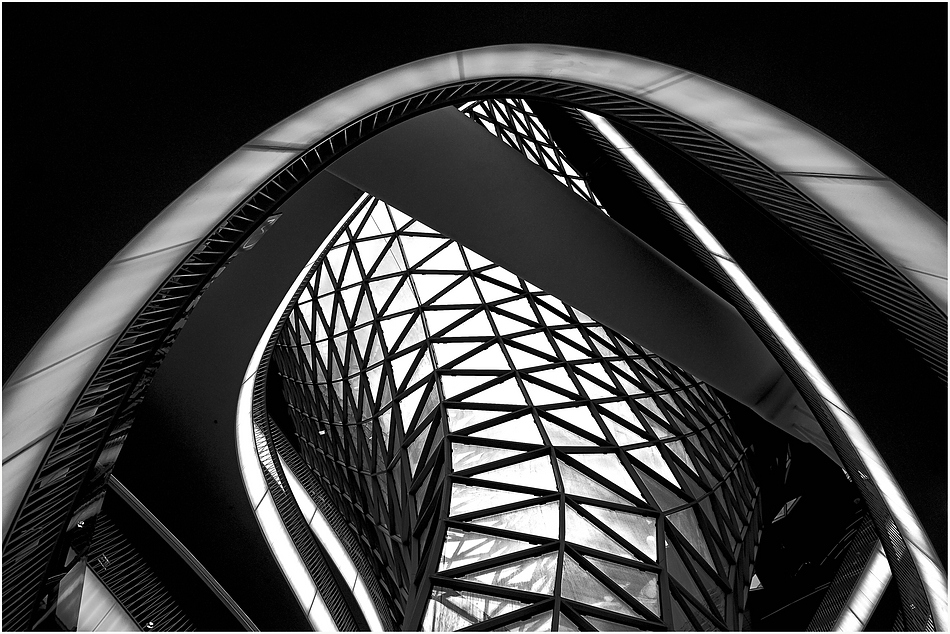 Black Tube Foto & Bild | monochrom, bearbeitungs - techniken, b+w Bilder auf fotocommunity
