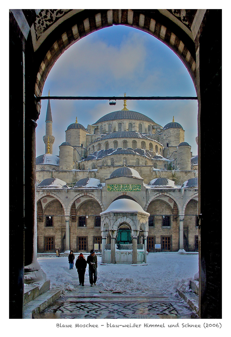Blaue Mosche, blau-weißer Himmel und Schnee Foto & Bild | europe ...