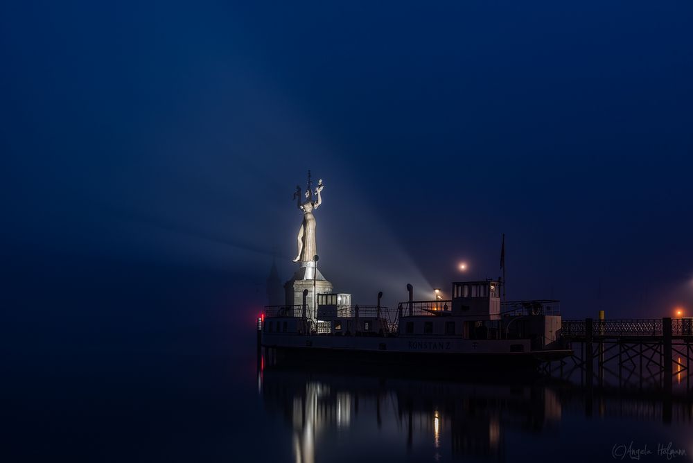 Blaue Stunde am See Foto & Bild | city, world, hafen Bilder auf ... Blaue Stunde am See Foto & Bild | city, world, hafen Bilder auf ...