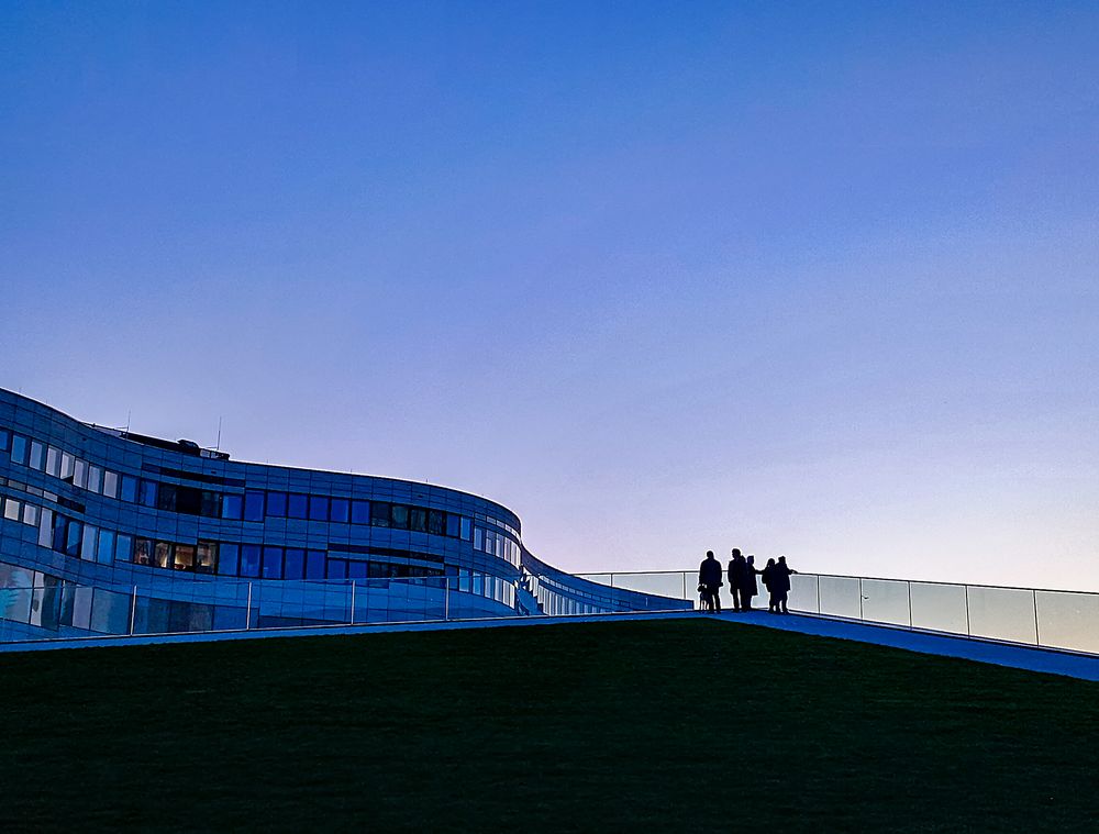 Blaue Stunde Foto & Bild | people, world, architektur Bilder auf ...