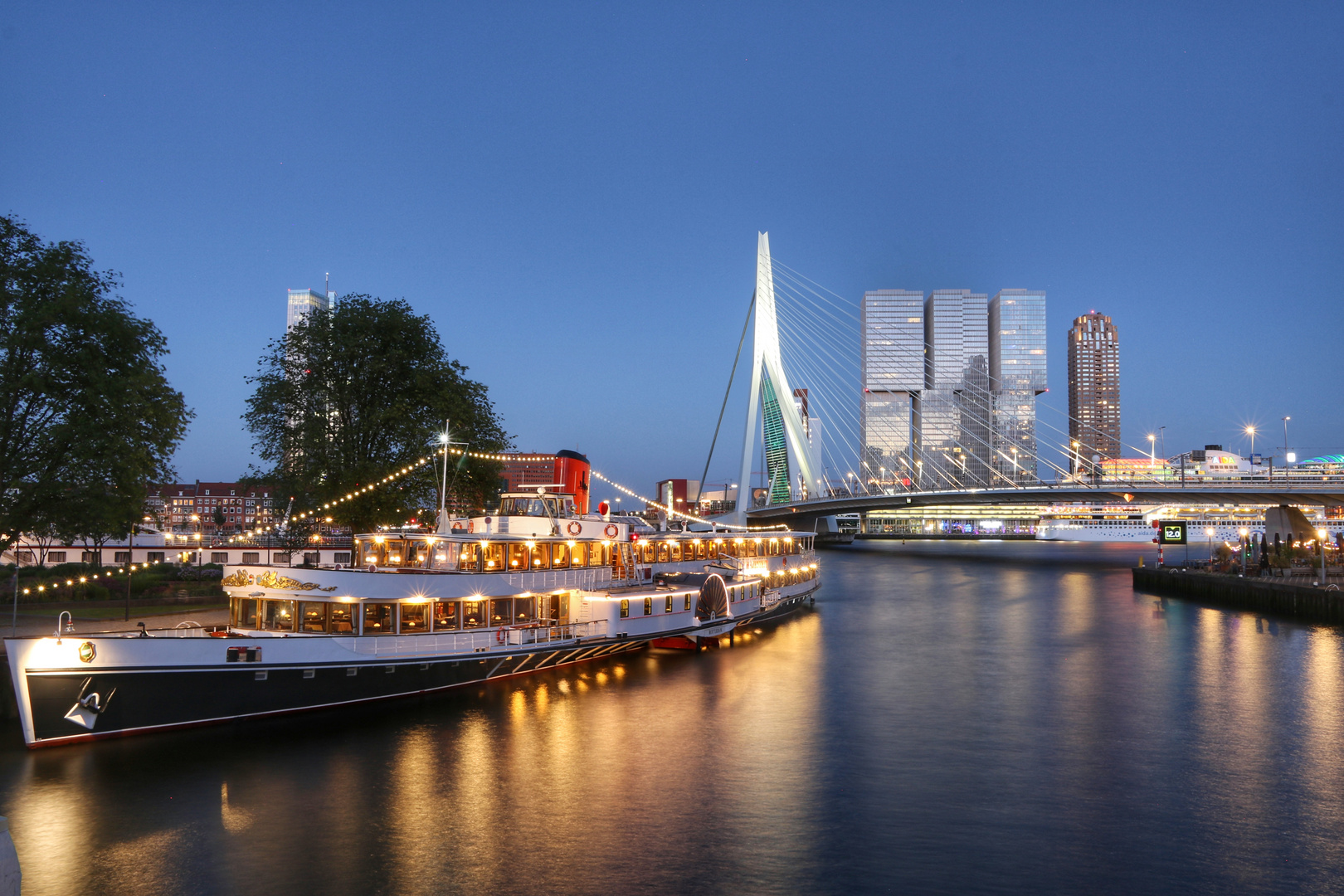 Blaue Stunde in Rotterdamm Foto & Bild | architektur, europe, benelux ...