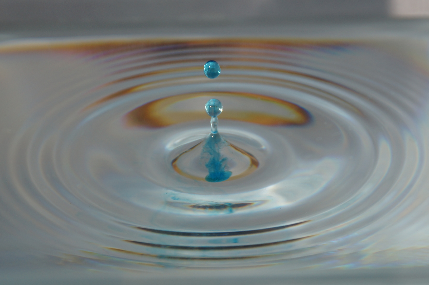 Blauer Tropfen Foto & Bild | experimente, wasser, tropfen Bilder auf ...