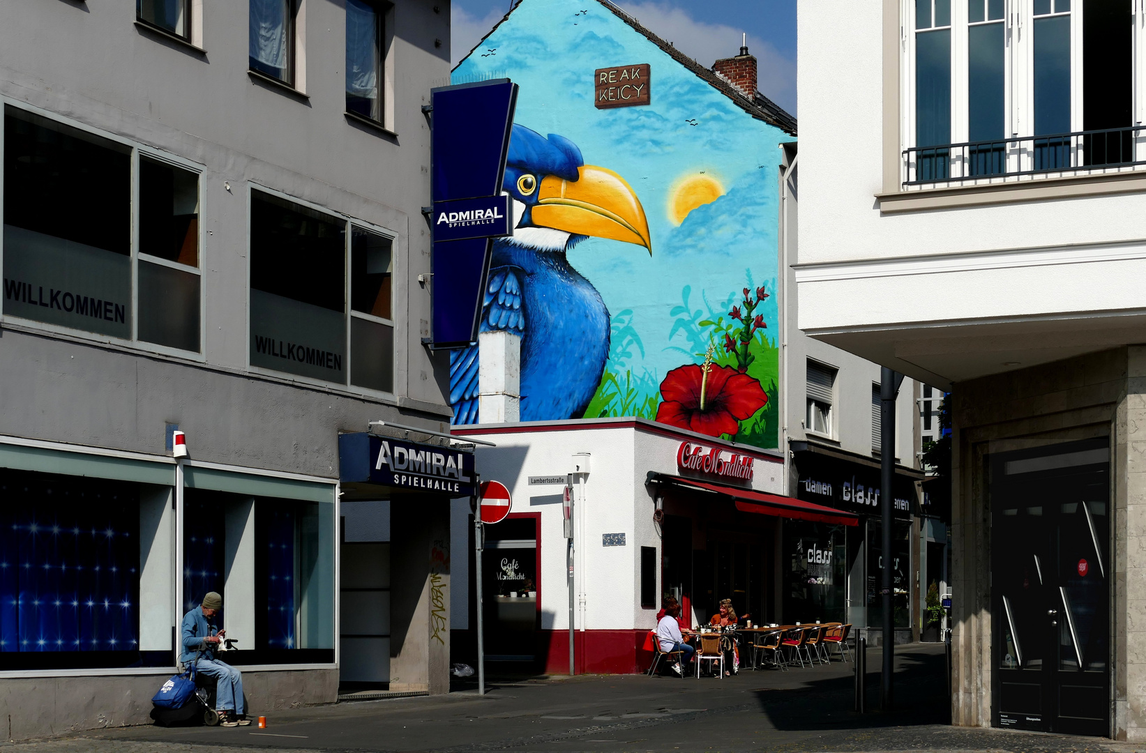 Blauer Vogel Foto & Bild | architektur, streetart, graffiti & tags, kunstfotografie & kultur ...