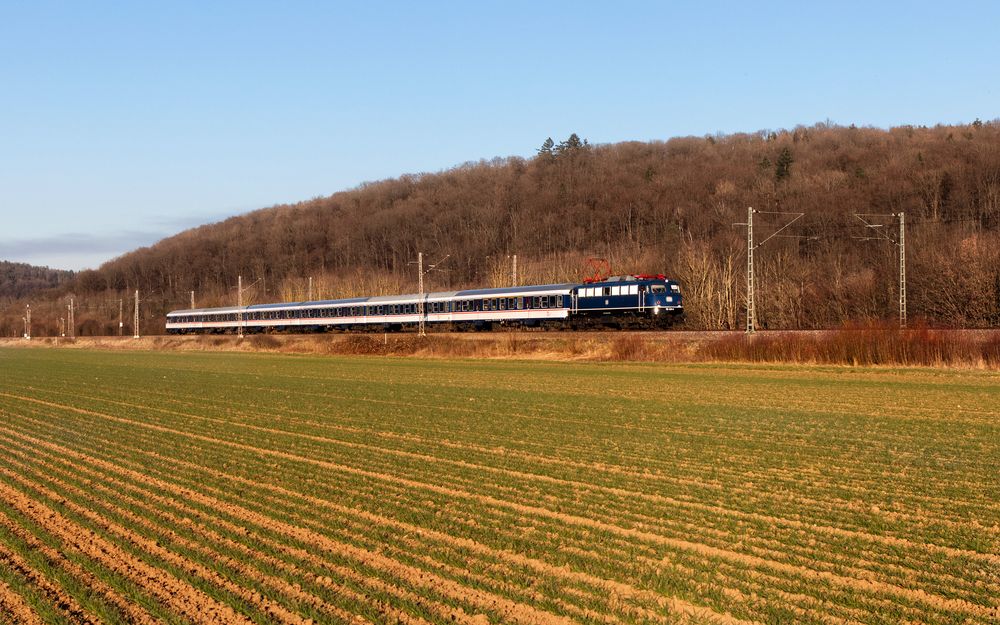Blauer Zug Foto & Bild | züge, personenzüge, eisenbahn Bilder auf ...