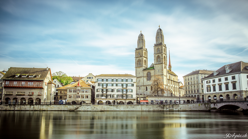 Blick auf das Grossmünster @ Zürich Foto & Bild | architektur, stadtlandschaft, historisches ...