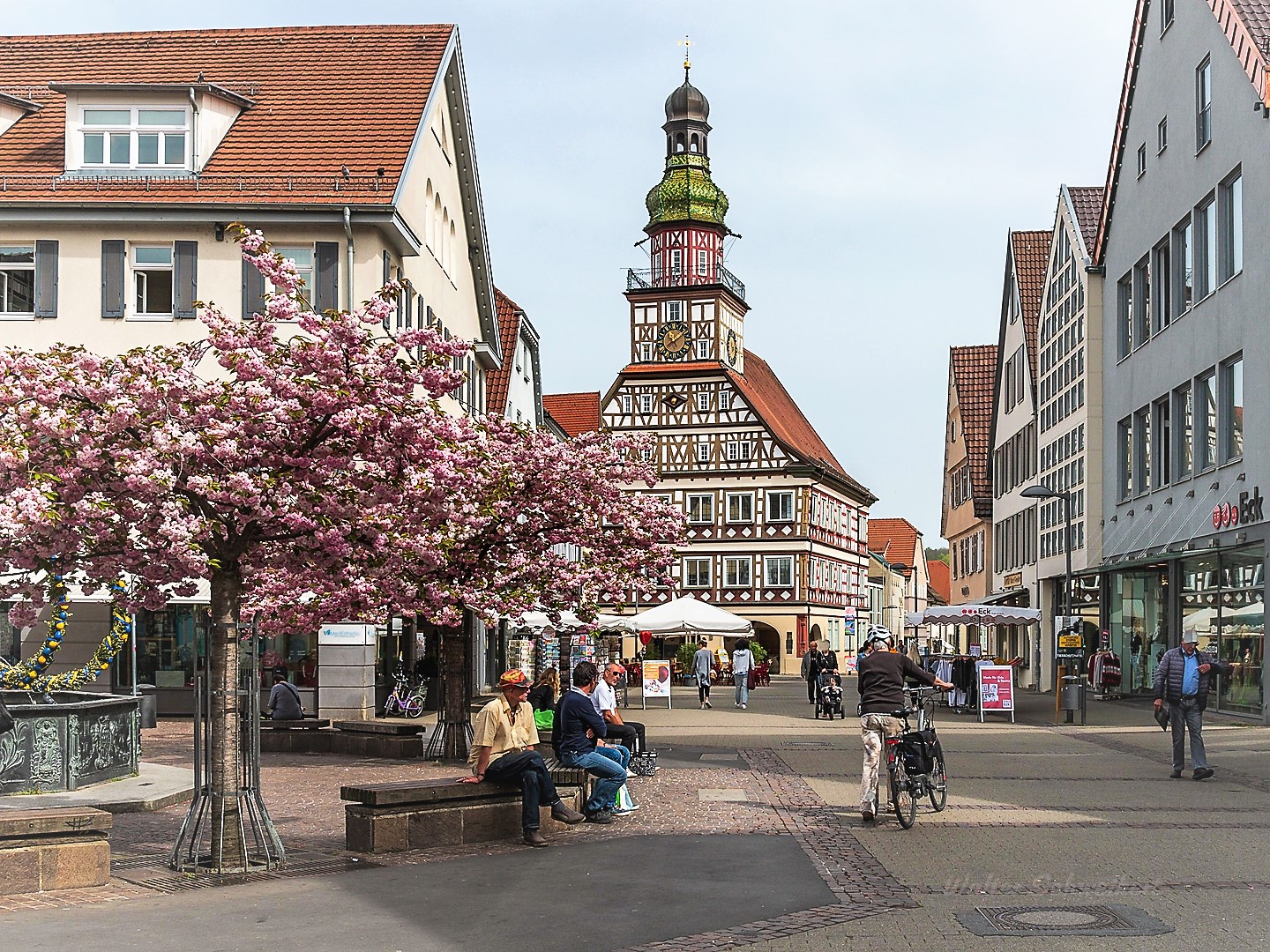 Blick auf das Rathaus von Foto & Bild | architektur, deutschland ...
