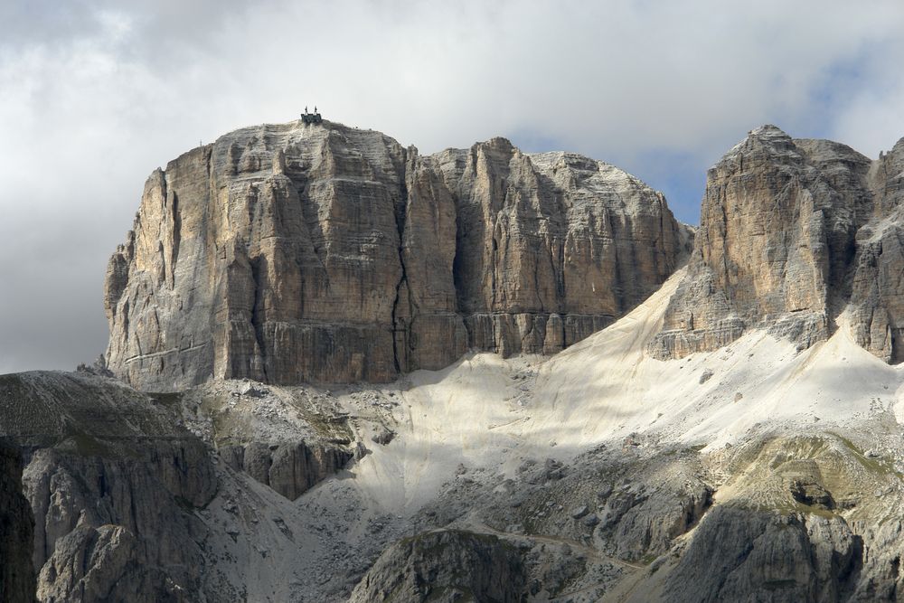 Blick auf den Sass Pordoi (Sellagruppe Dolomiten) Foto & Bild ...