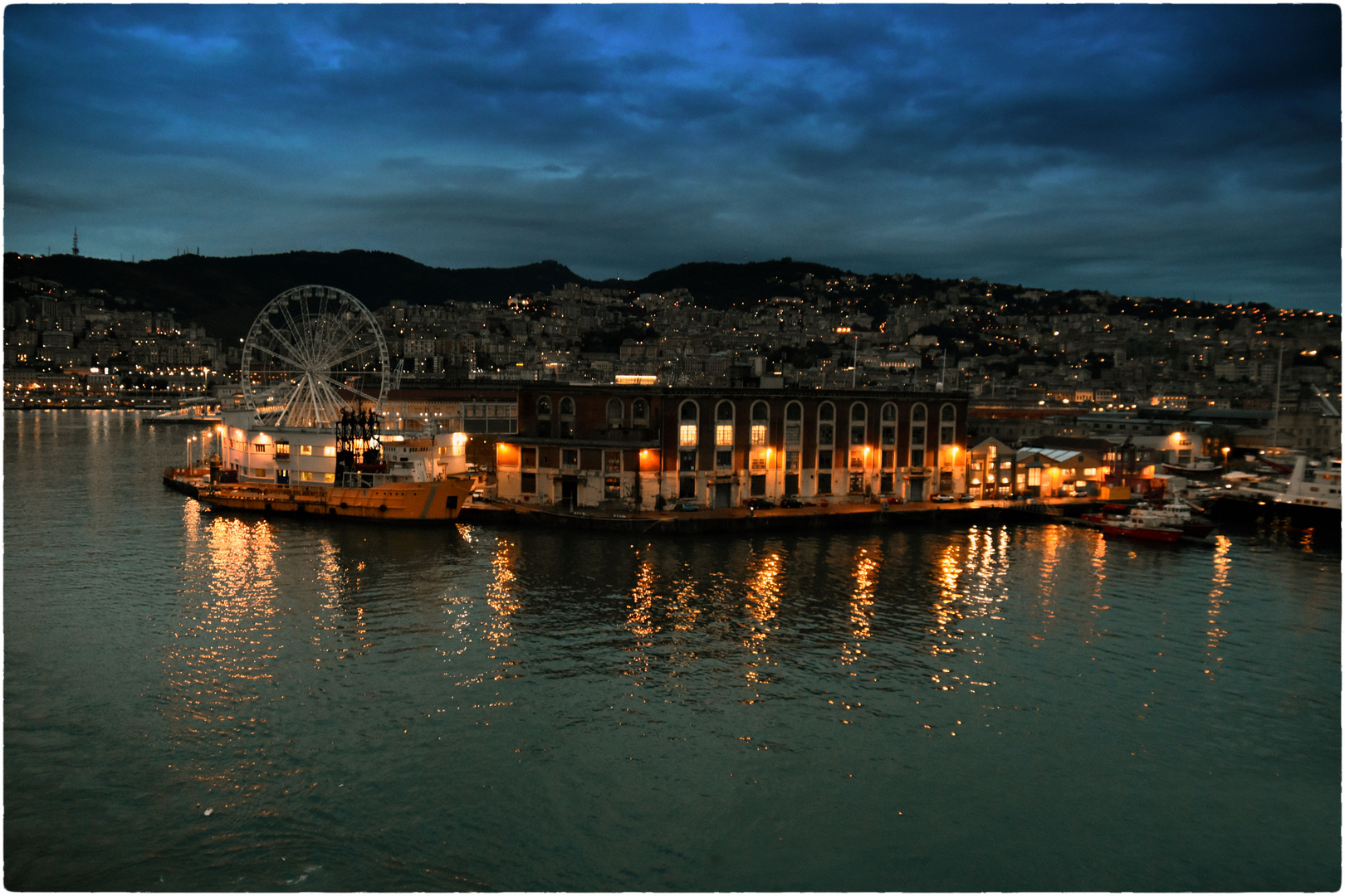 Blick auf Genua Foto & Bild | italy, europa, reisen Bilder auf ...