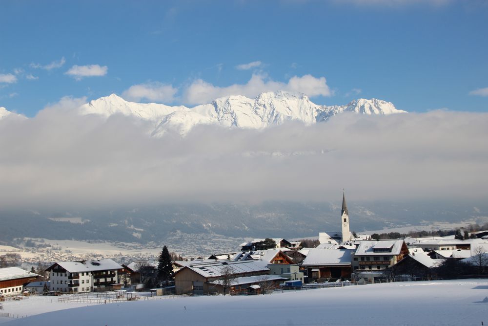 Blick auf Lans, Innsbruck und die Nordkette Foto & Bild | jahreszeiten ...
