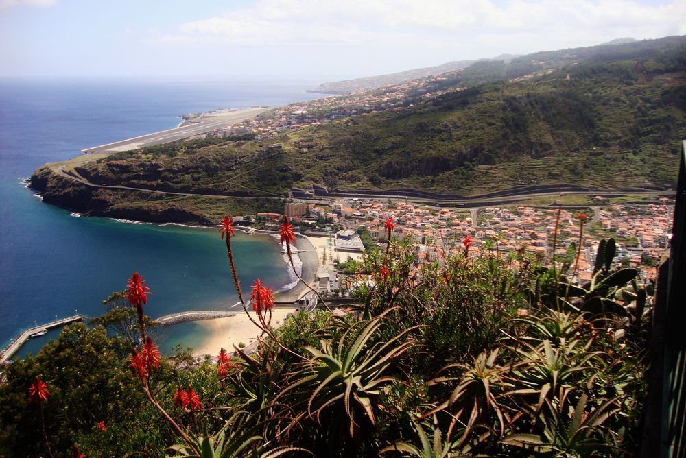 Blick auf Machico, Madeira Foto & Bild | landschaft, meer & strand ...