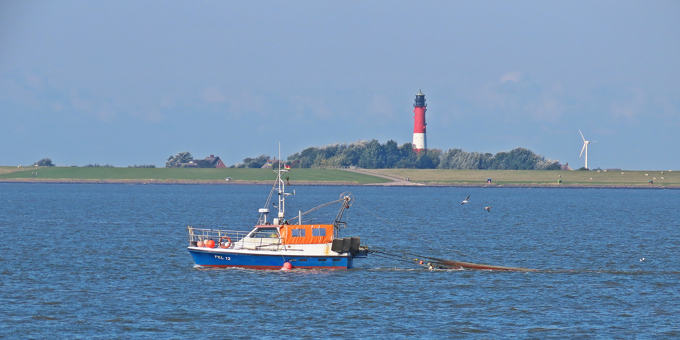 Blick auf Pellworm von der Fähre aus Foto & Bild | deutschland, europe ...