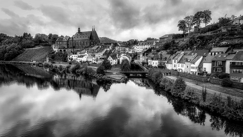 Blick auf Saarburg_sw Foto & Bild | architektur, landschaft, projekte Bilder auf fotocommunity