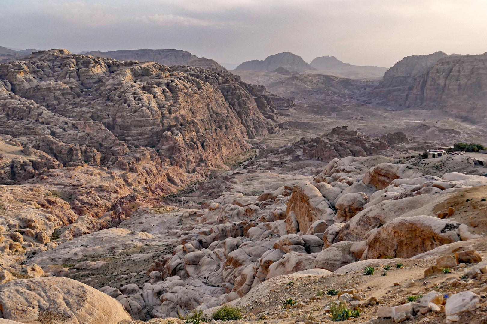 Blick auf Wadi Musa in Petra Foto & Bild | asia, middle east ...