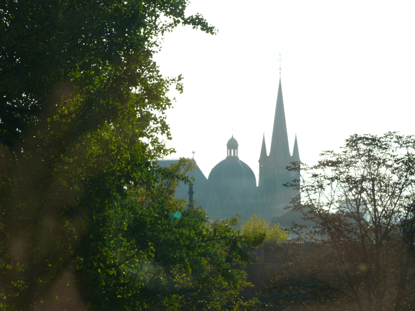 blick aus dem super-c (modernstes gebäude der rwth-aachen)auf dr. dom ...