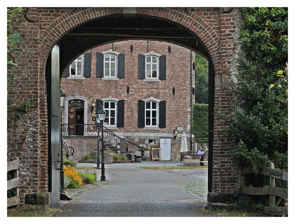 Blick durch das Tor Foto & Bild | architektur, schlösser & burgen ...