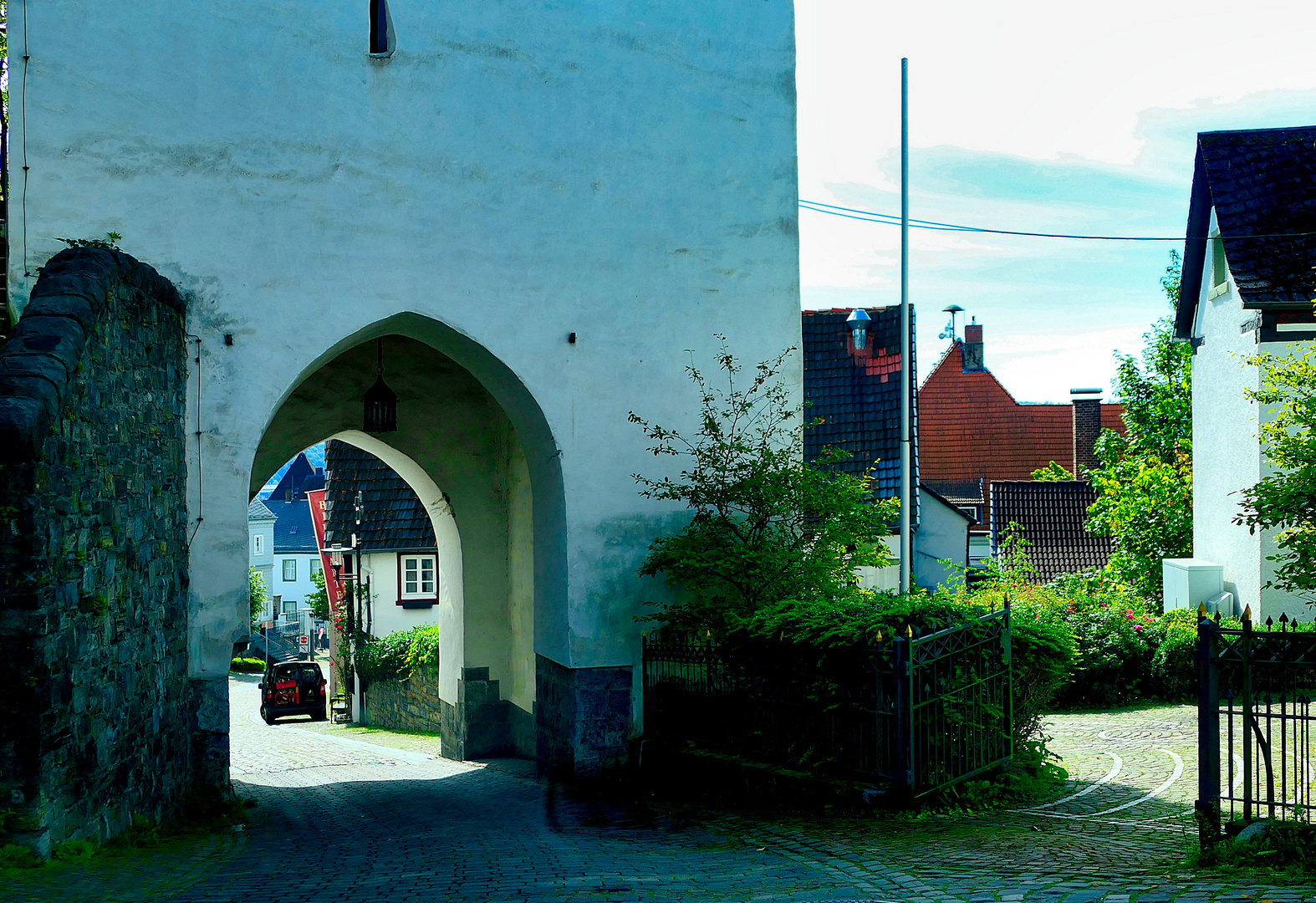 Blick durch eine enge Durchfahrt . . . Foto & Bild | projekte, 4 - donnerstag mit durchblick ...