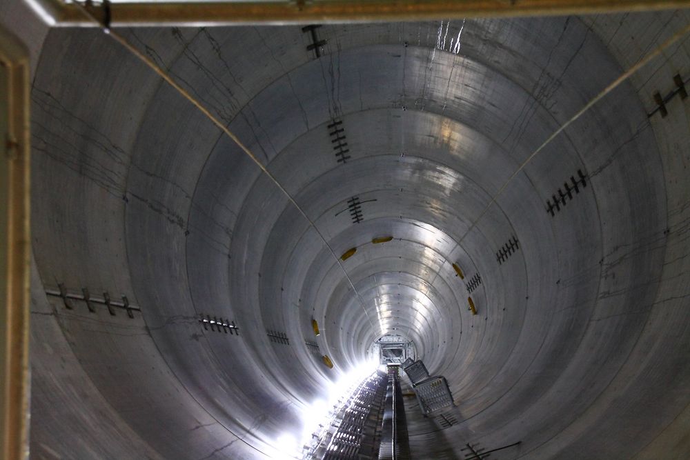 Blick in das Innenleben eines Windrad (1) Foto & Bild | industrie und ...