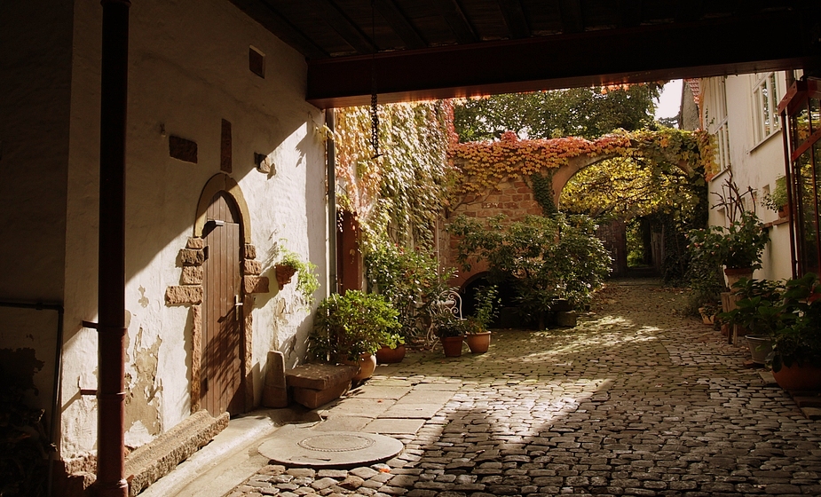 Blick in den alten Hinterhof Foto & Bild | architektur, ländliche ...