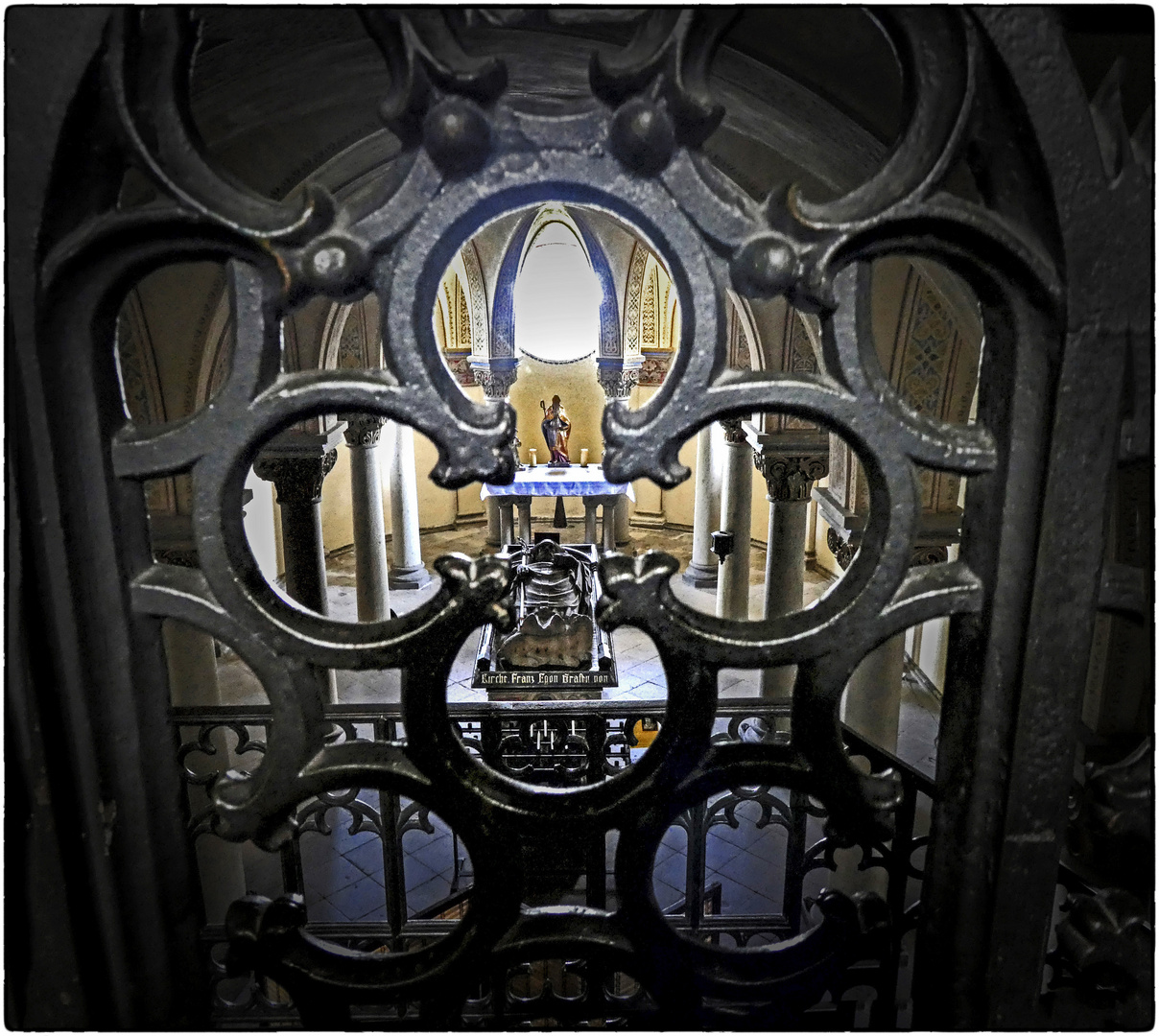 BLICK IN DIE KRYPTA..... Foto & Bild | architektur, sakralbauten ...