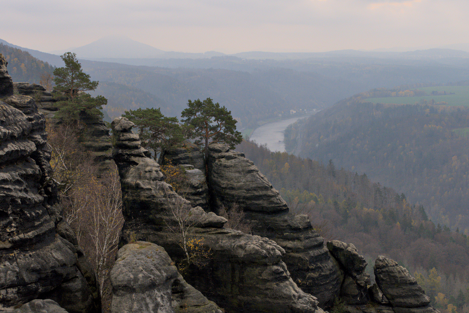 Blick ins Elbtal Foto & Bild | natur, landschaft, berge Bilder auf ...