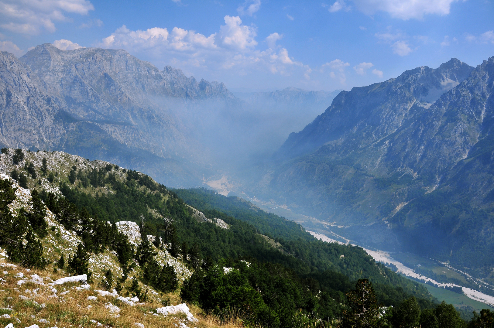 Blick ins Valbona-Tal von Kuji Rrogamit Foto & Bild | europe, balkans ...