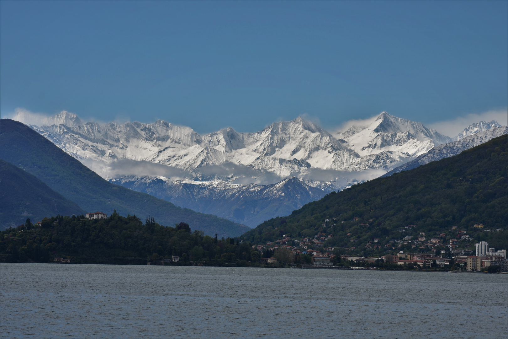 Blick über den Lago Maggiore auf die 4000er der Walliser Alpen Foto ...