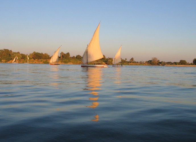 Blick über den Nil bei Luxor Foto & Bild | africa, egypt, north africa ...