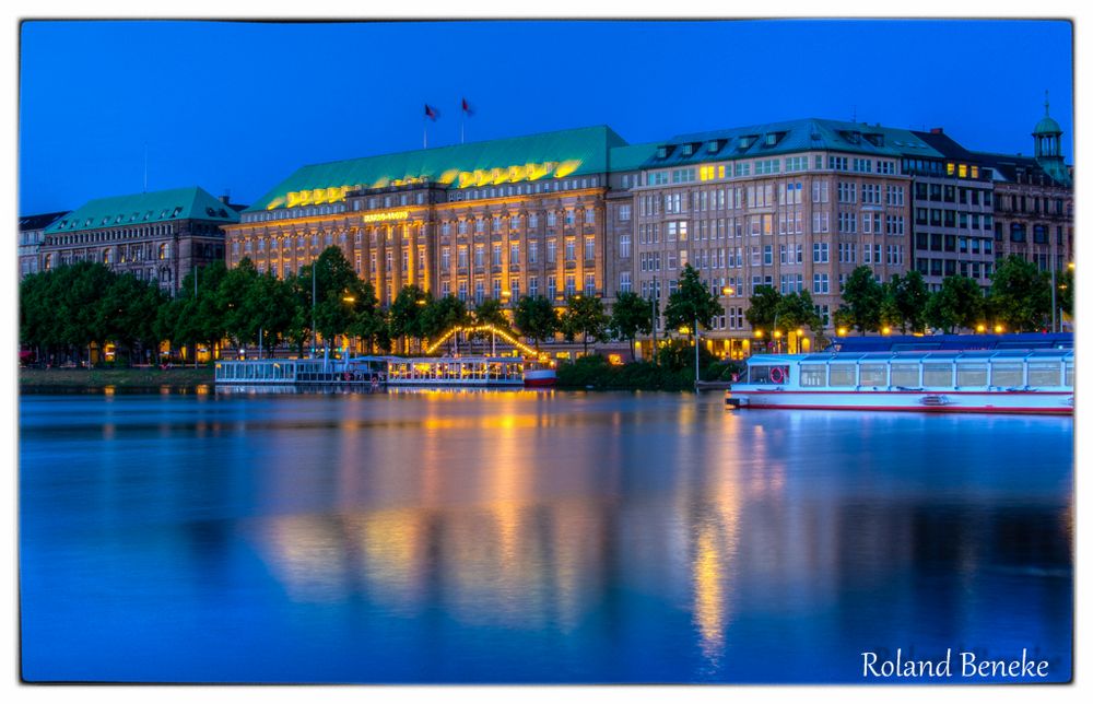 Blick über die Alster Foto & Bild | architektur, architektur bei nacht ...