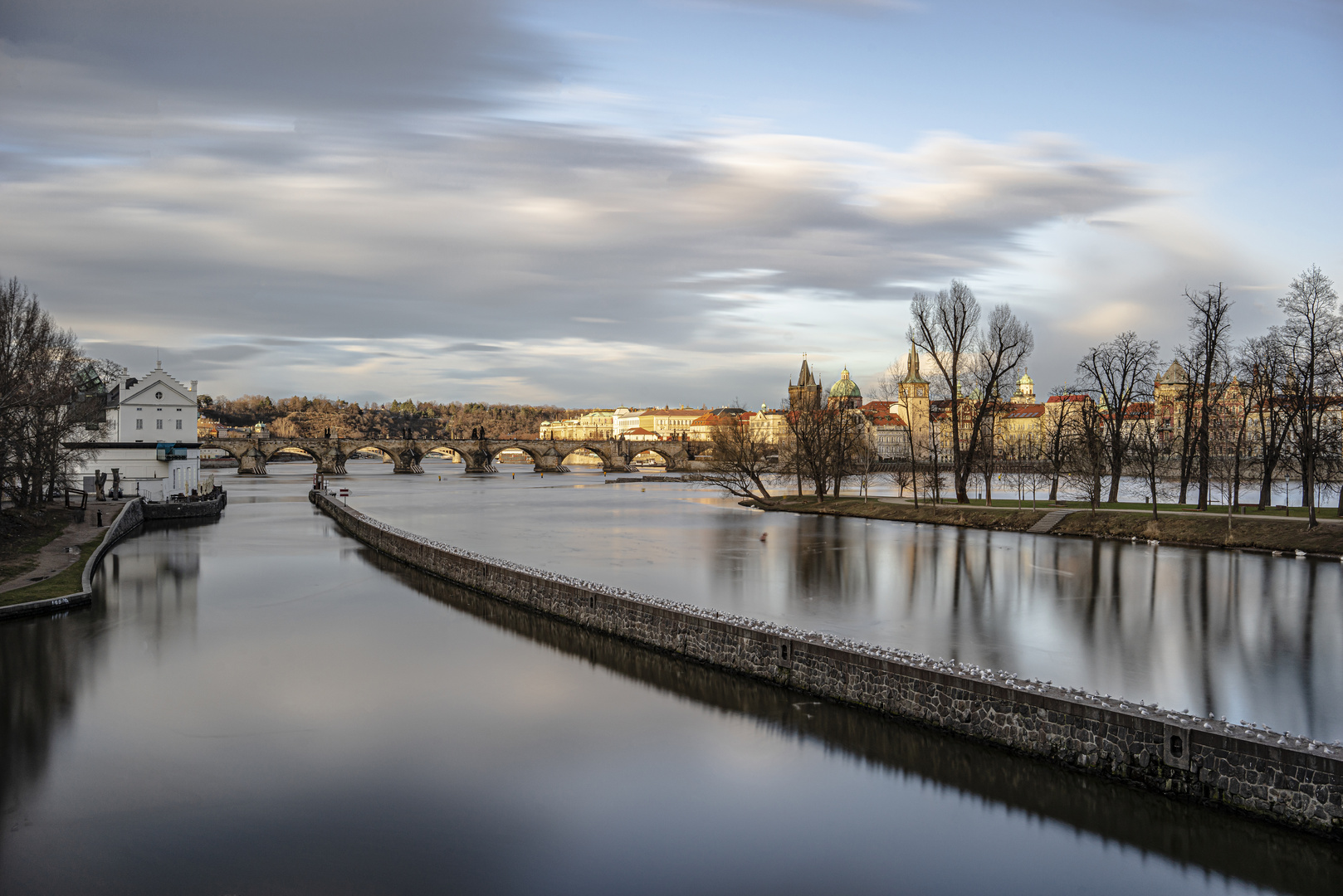 Blick über die Moldau Foto & Bild | city, spezial, bäume Bilder auf ...