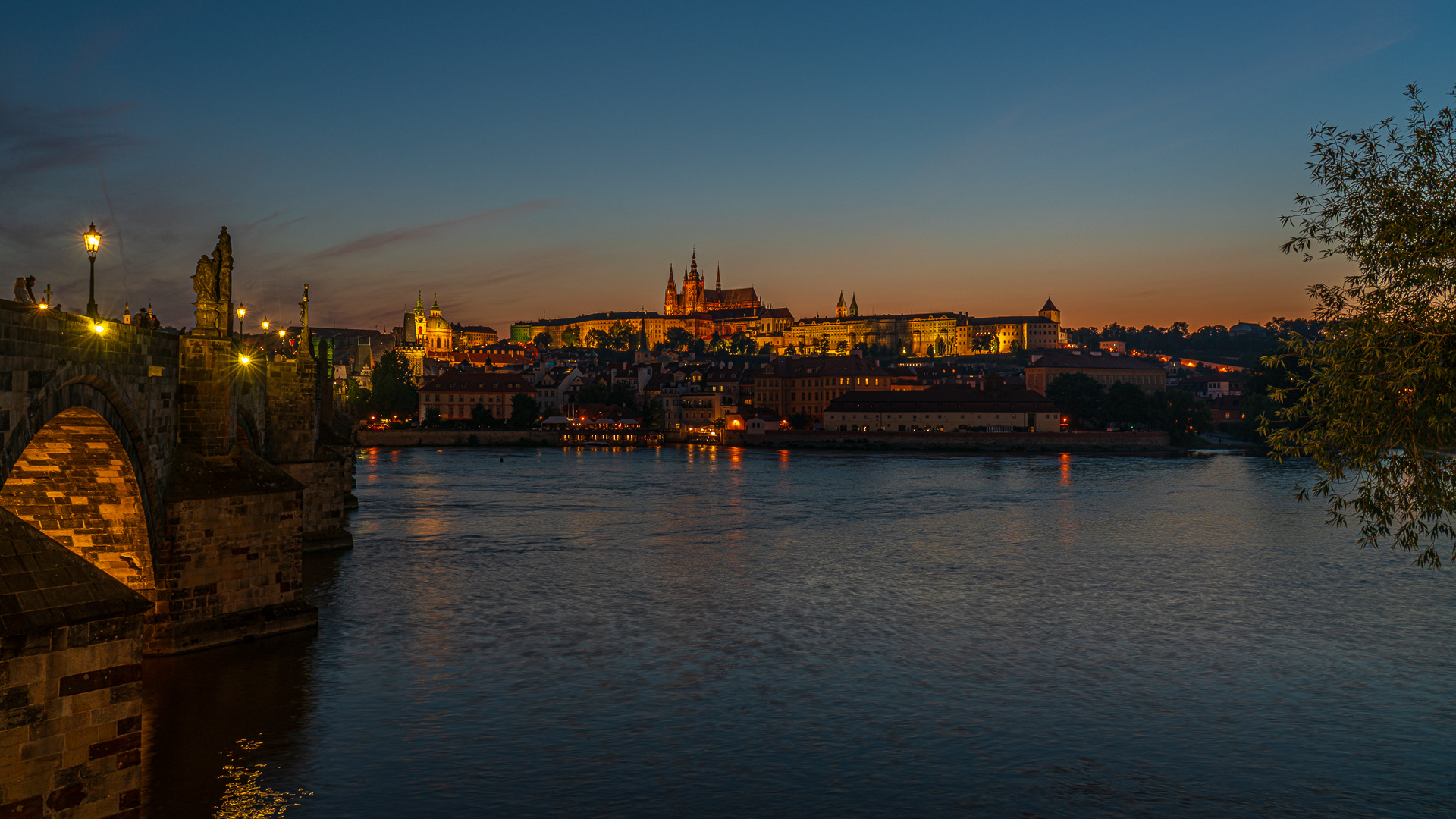 Blick über die Moldau Foto & Bild | prag, kirchen, karlsbrücke Bilder ...