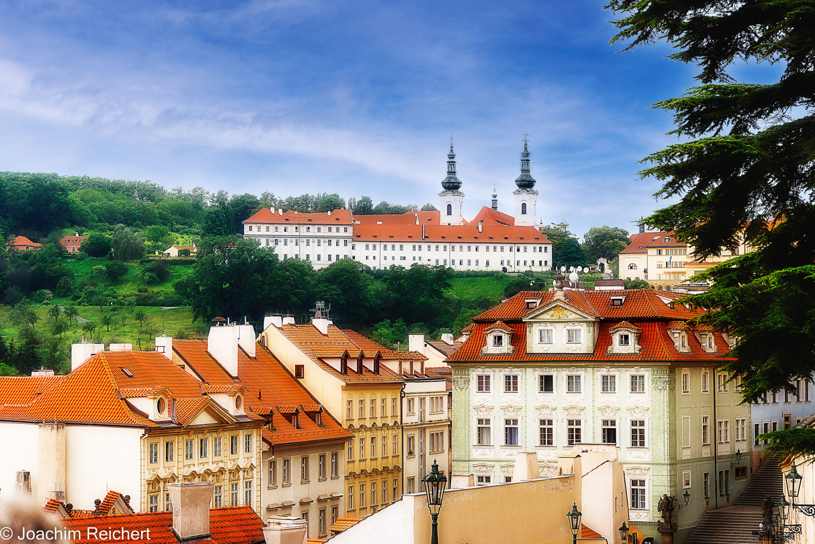 Blick über die obere Kleinseite von Prag auf das Kloster Strahov Foto ...