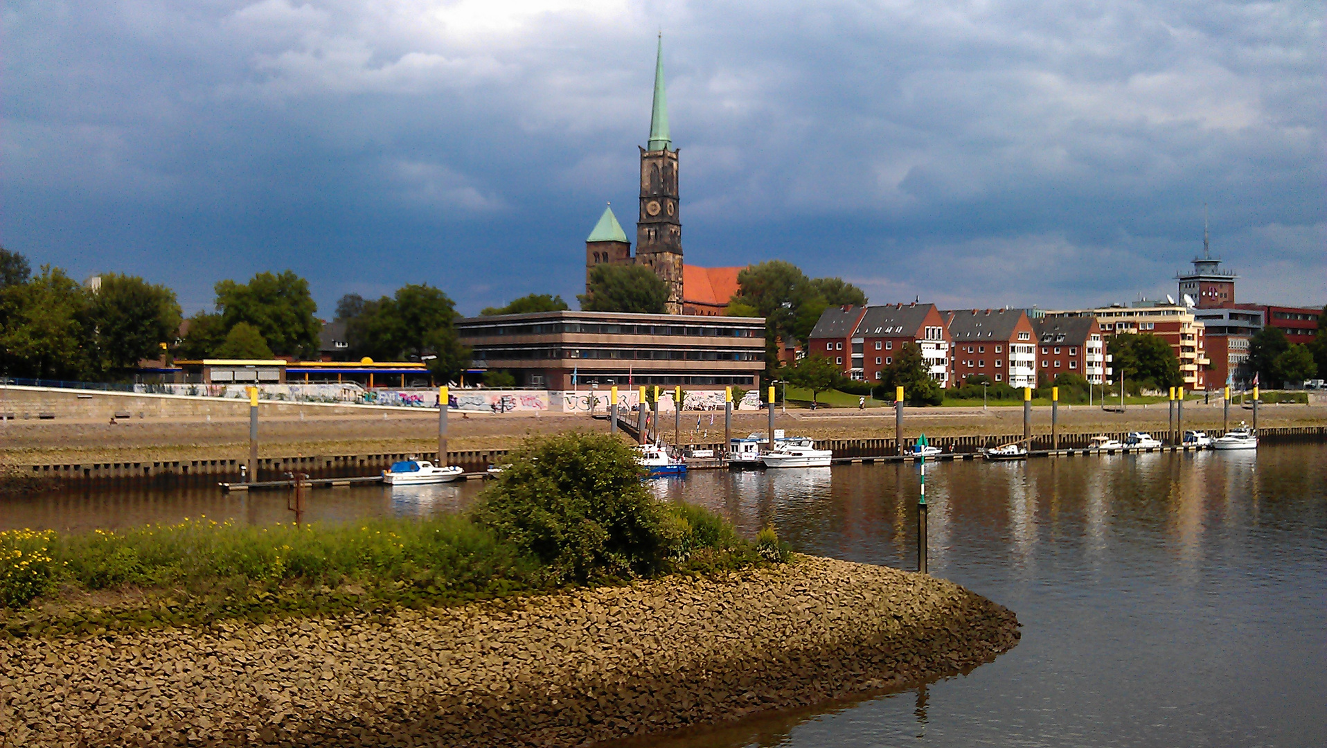 Blick über eine Weserbrücke in Bremen Foto & Bild | landschaft, bach ...