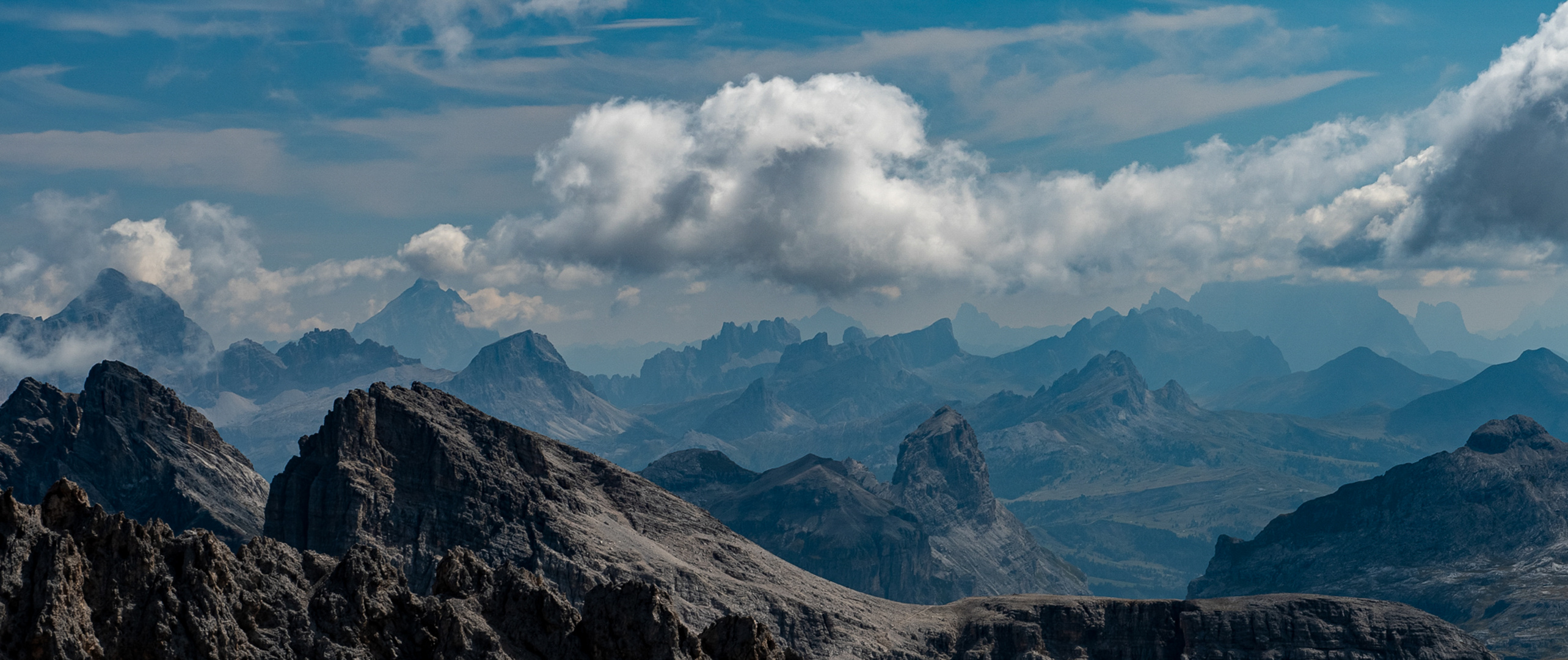 Blick vom höchsten Gipfel der Geisler-Spitzen ... Foto & Bild | italy ...