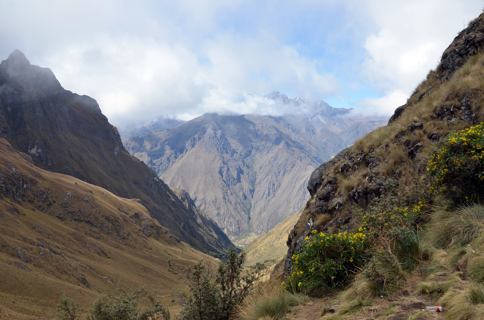 Blick vom höchsten Punkt des Inka-Trails auf die Anden Foto & Bild ...