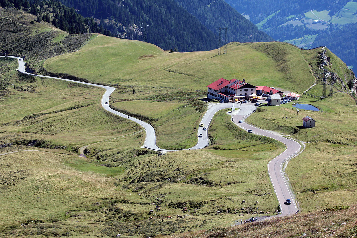 Blick vom Jaufenpass Foto & Bild | Natur, Landschaft, Hütten u. Wege ...