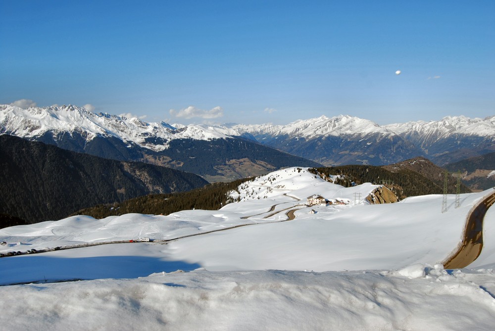 Blick vom Jaufenpass zum Jaufenhaus Foto & Bild | landschaft, berge ...