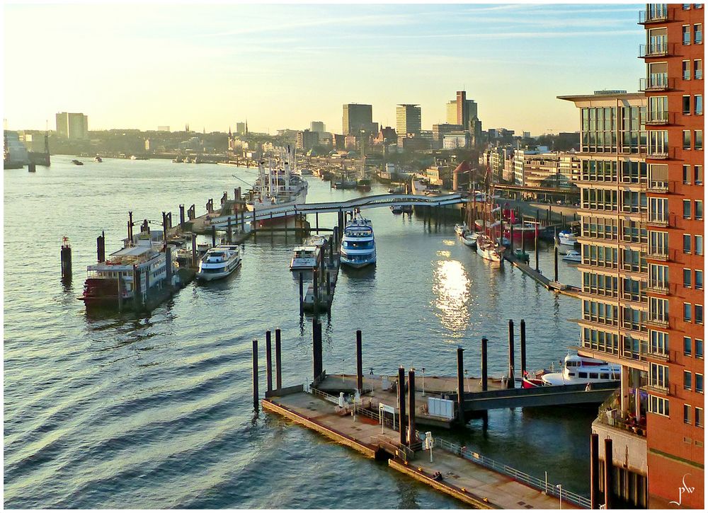Blick von der Elphi auf den Hafen Foto & Bild | deutschland, europe ...