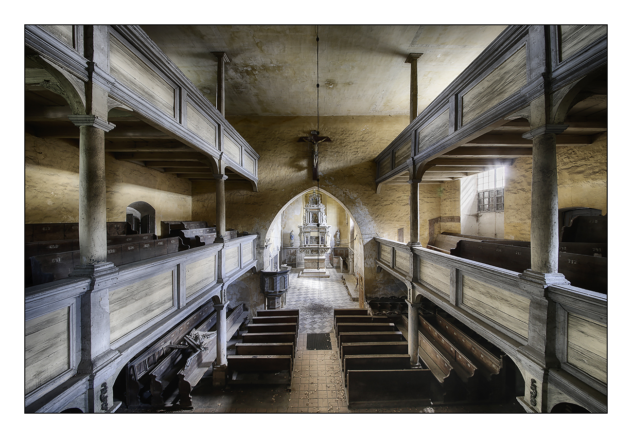 Blick von der Empore Foto & Bild | architektur, lost places, one ...