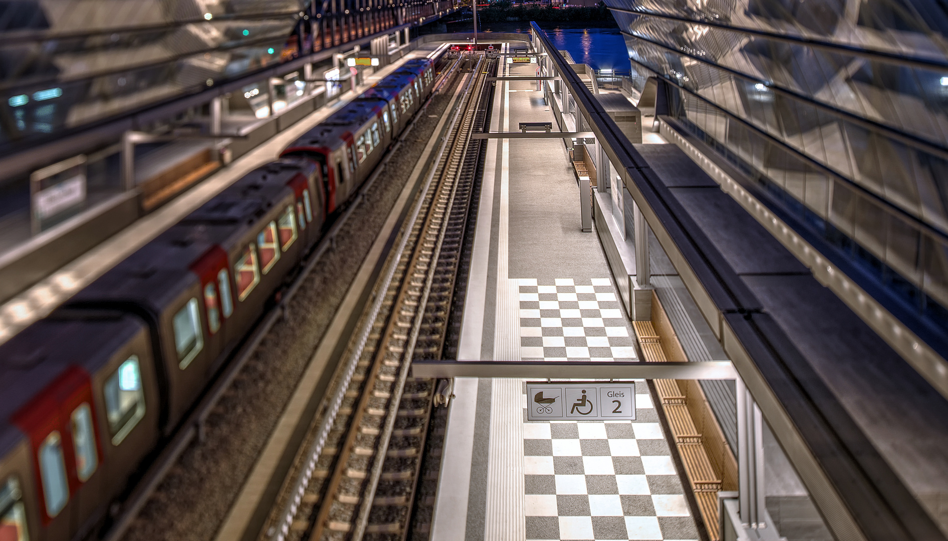 Blick zum Gleis 2 Foto & Bild | world, nacht, hamburg Bilder auf ...