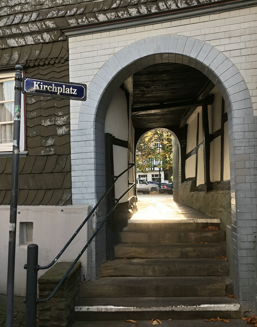 Blick zum Kirchplatz Foto & Bild | projekte, 4 - donnerstag mit durchblick, thementage Bilder ...