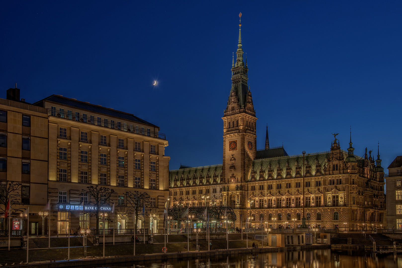 Blick zum Rathaus Foto & Bild | architektur, architektur bei nacht ...