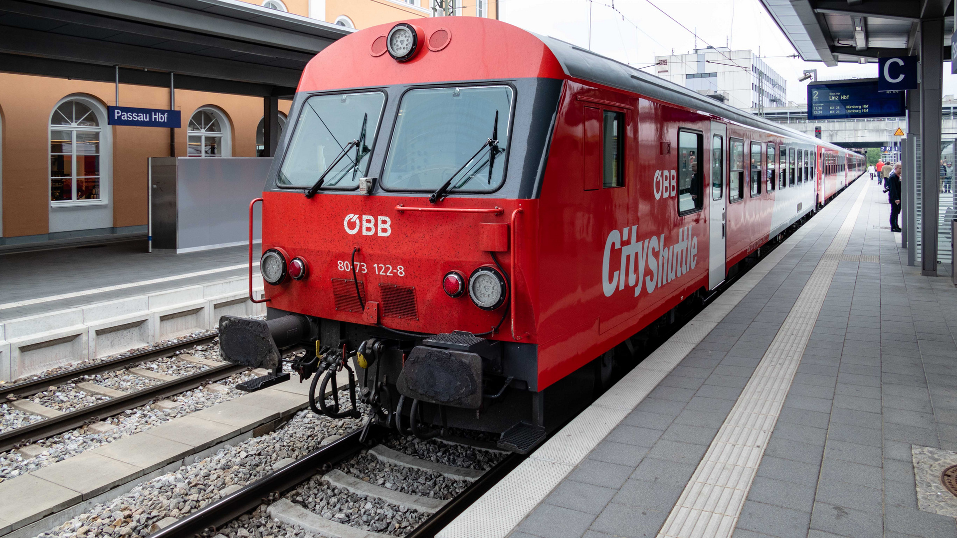 Blick zum Steuerwagen des City Shuttles der ÖBB Foto & Bild | züge ...